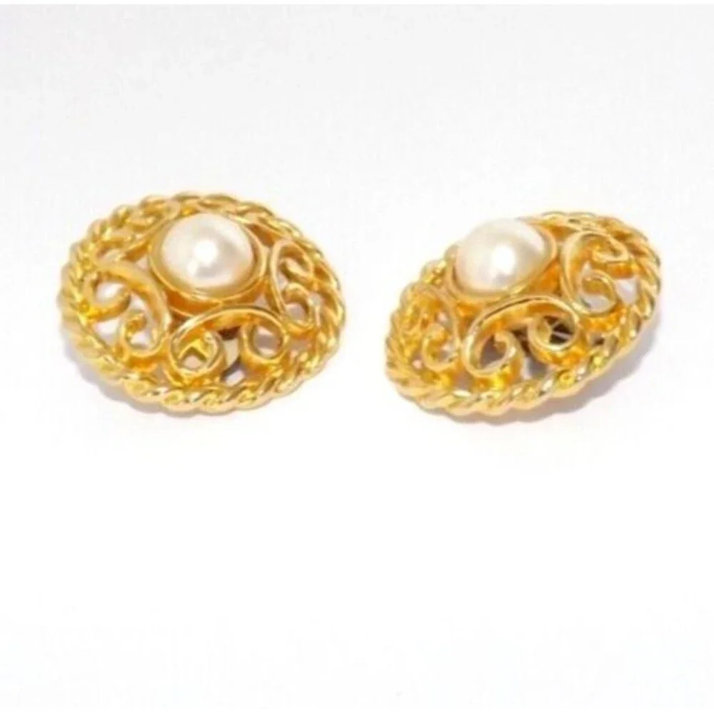 Jewelry | Vintage Big Pearl Gold Tone Scroll Rope Statement Clip On ...